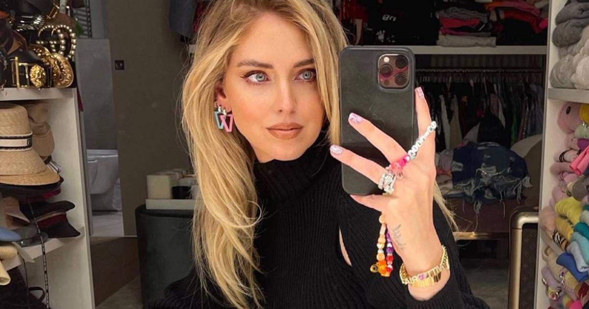 Chiara Ferragni mostra la pancia post parto: “Amate il vostro corpo”