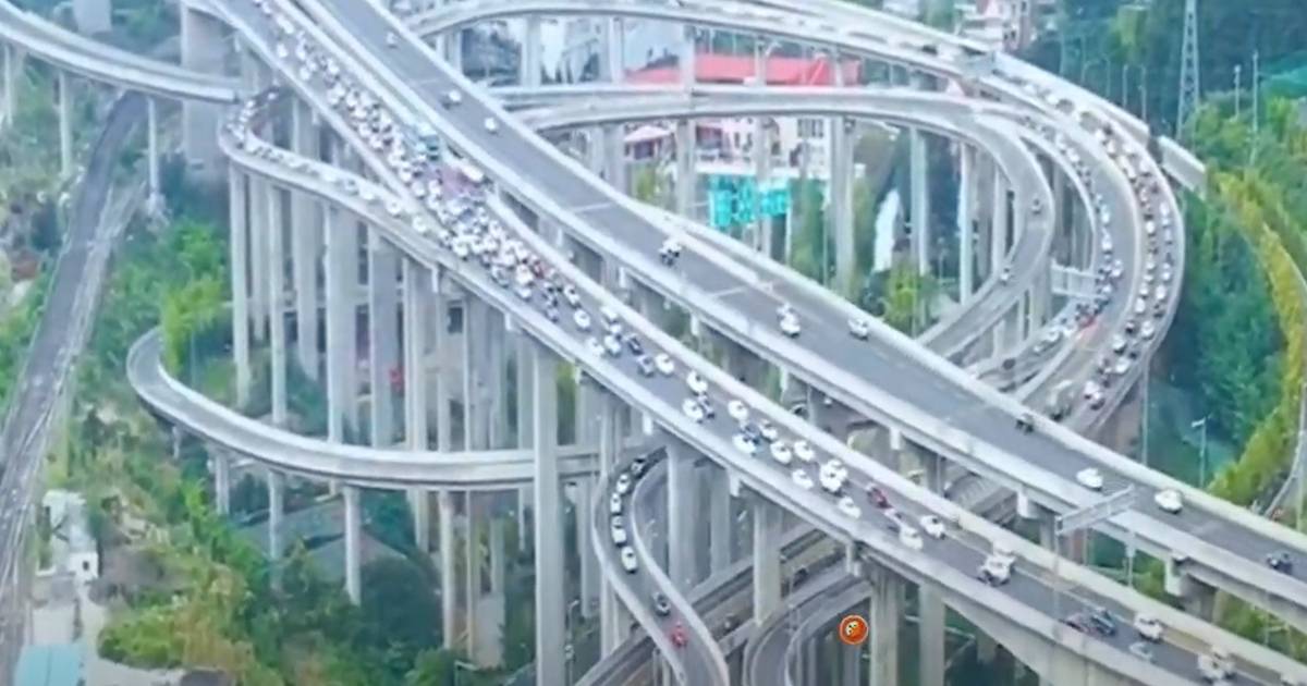 E' questo il cavalcavia più intricato del mondo? Sì