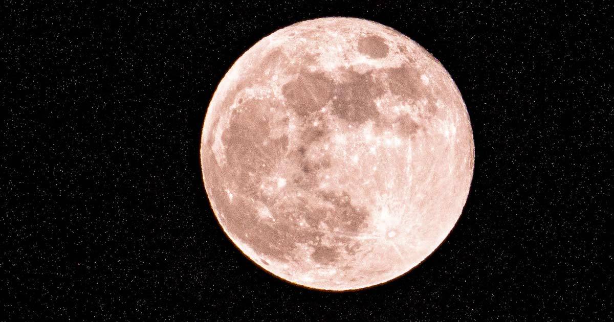 È in arrivo la luna delle fragole: ecco quando ammirarla