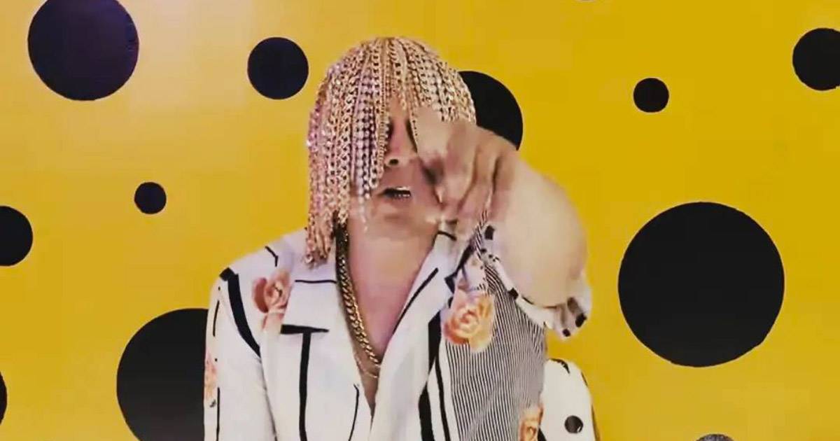 Dan Sur, il rapper con le catene d’oro al posto dei capelli
