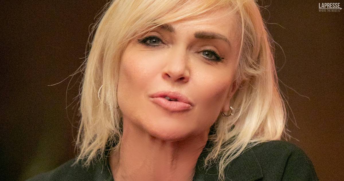 Paola Barale e quelle piccanti confessioni sulla sua vita sentimentale
