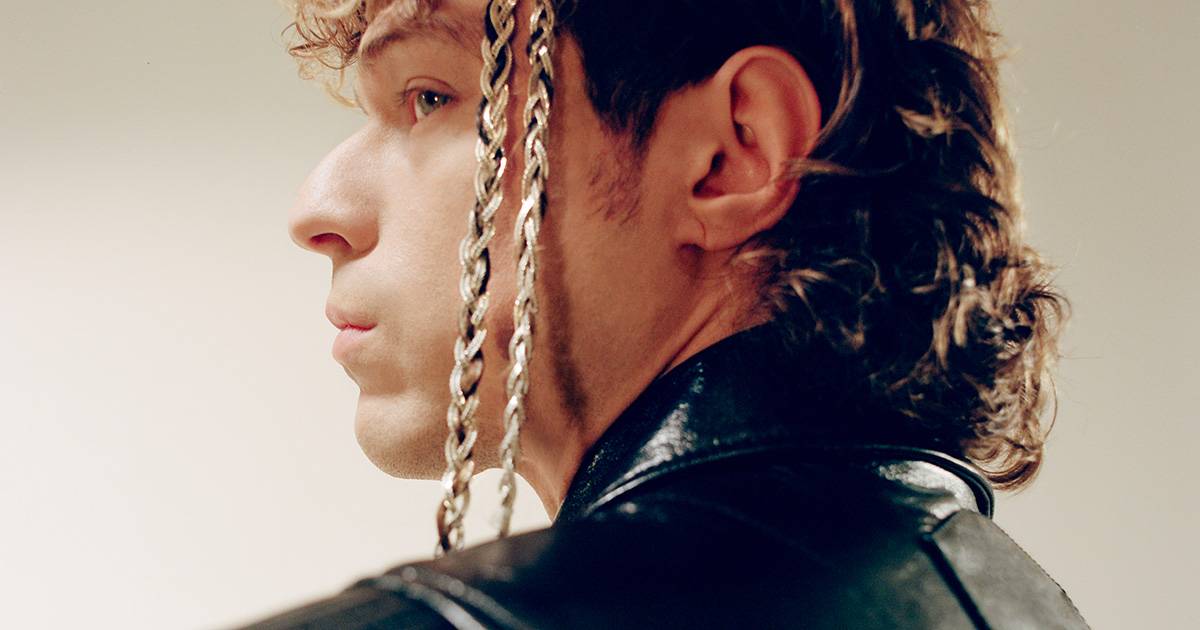 Irama è tornato con una nuova canzone, intensa e potente: ascolta “ALI”