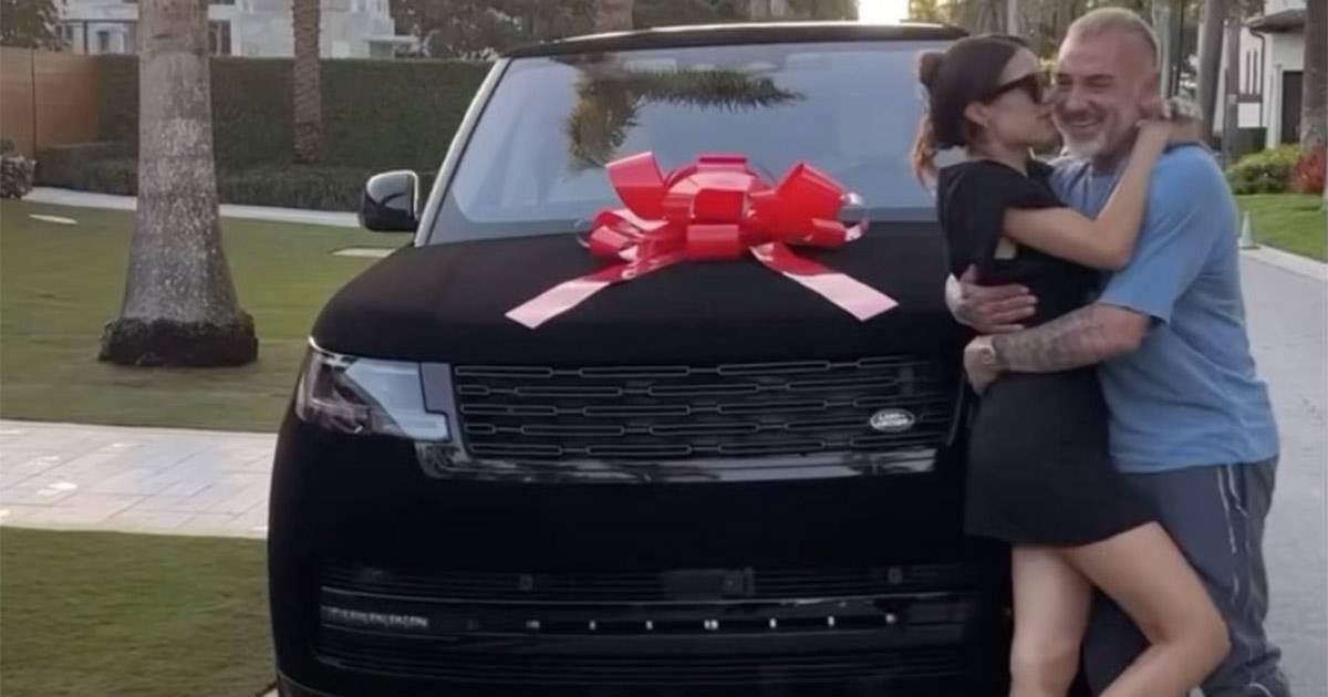 L’eccentrico regalo di Gianluca Vacchi per il compleanno di Sharon ...