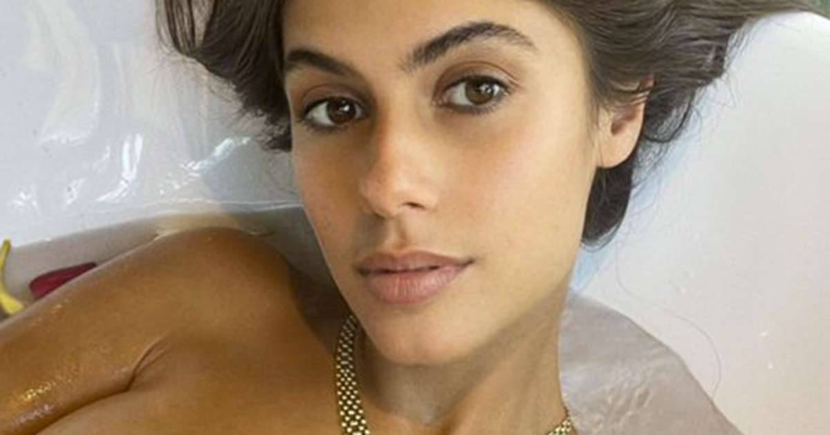 Bikini microscopico e doccia bollente: tutta la bellezza di Ines Trocchia