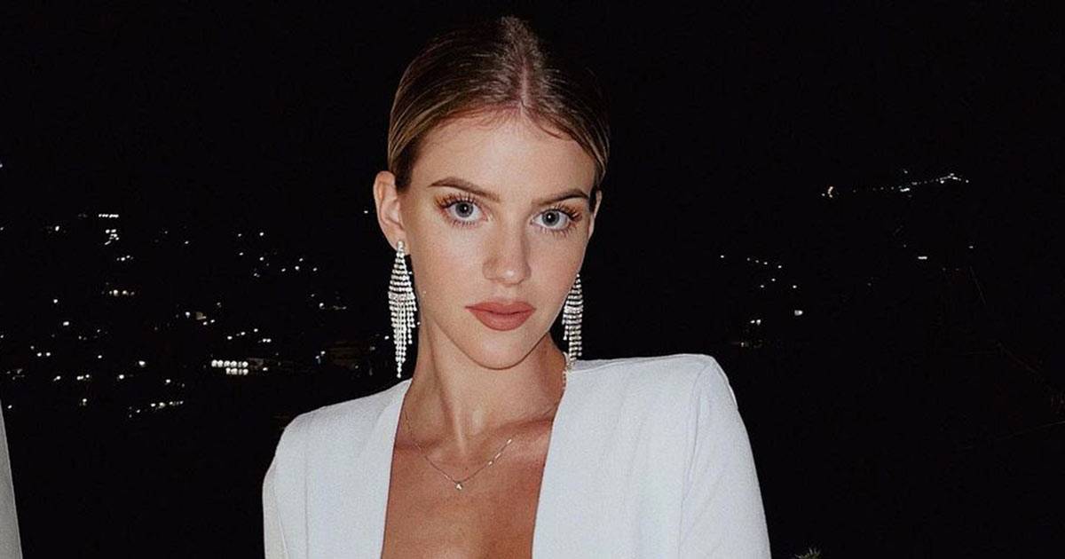 Il velo è trasparente, si vede tutto: Sara Croce in topless è una vera diva