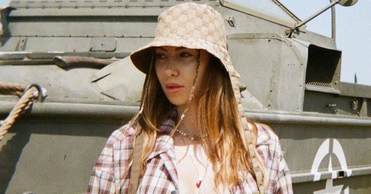 Curve da sogno, la camicia si apre e… Valentina Fradegrada è più ...