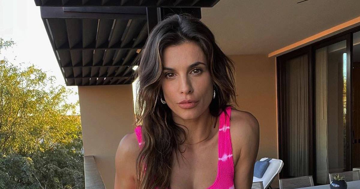 In reggiseno nel backstage: Elisabetta Canalis è più sensuale che mai