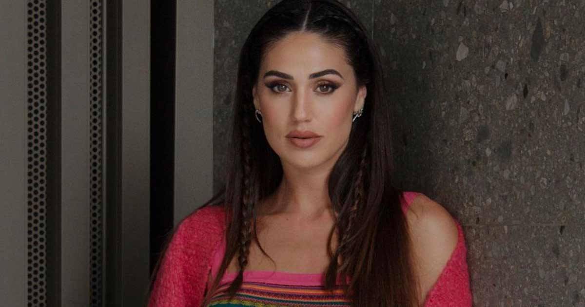 Il vento le alza la gonna: Cecilia Rodriguez fa innamorare i follower