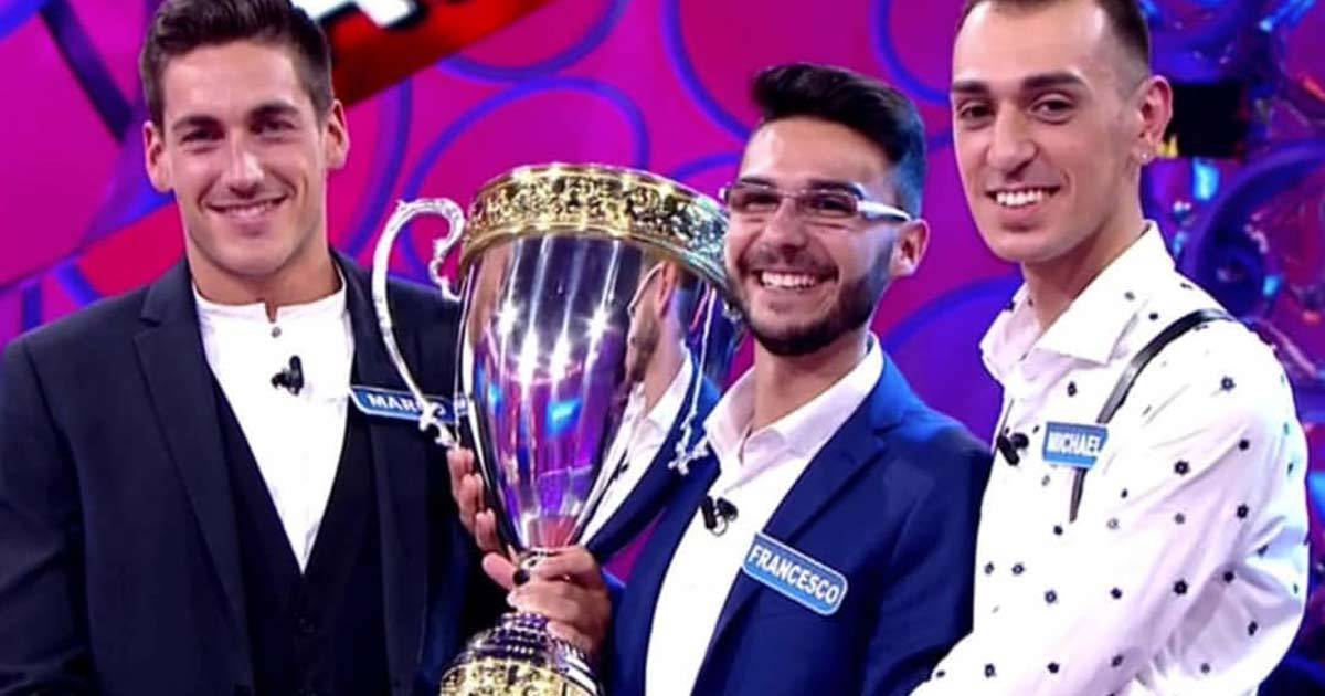 Vi ricordate dei Tre di denari di Reazione a catena? Uno di loro si ...