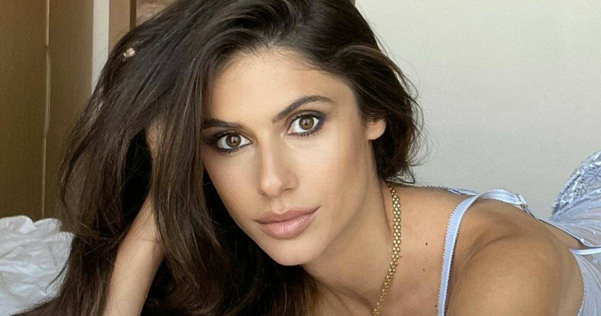 Ines Trocchia si spoglia per i follower: le foto in costume sono bollenti