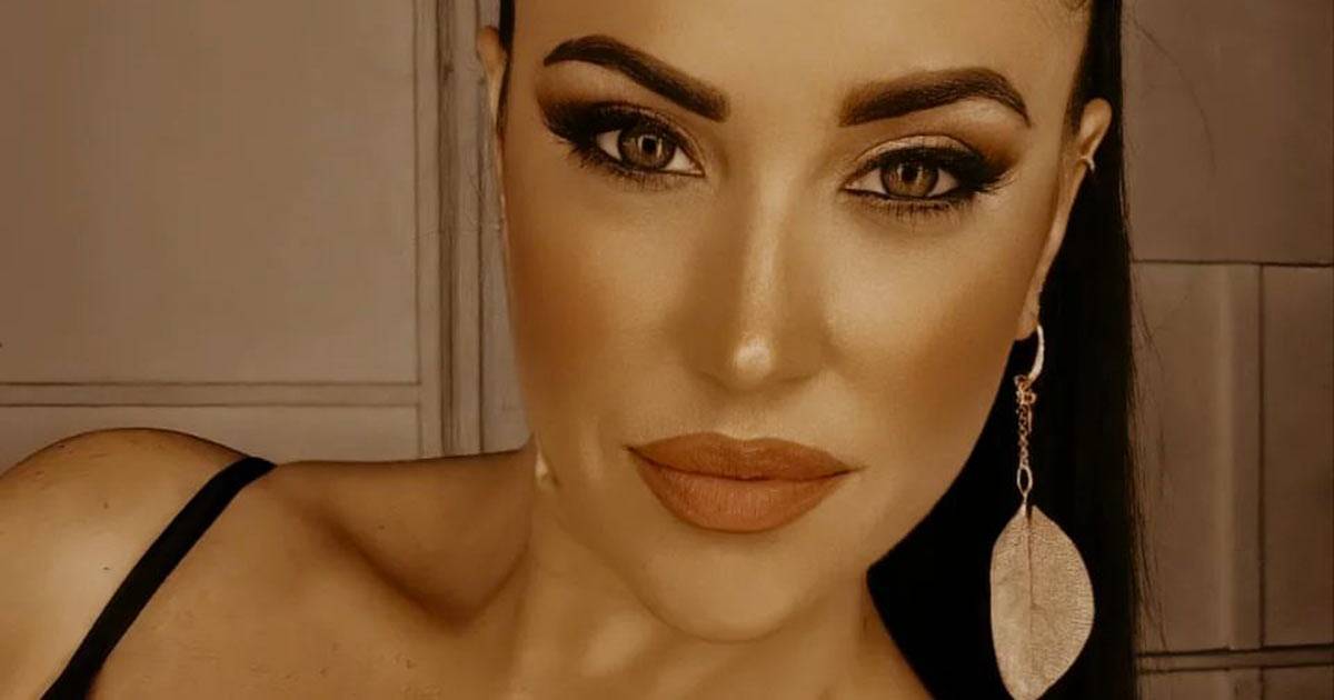 La zip si abbassa e… Claudia Ruggeri di Avanti un altro è magnifica