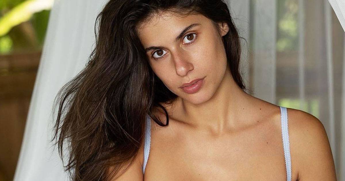 Il reggiseno è al limite, Ines Trocchia diventa una sexy roller girl