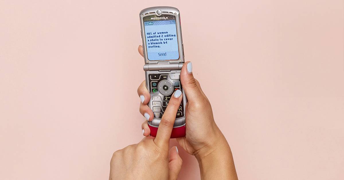 Stanno tornando i flip phone anni '00: la moda Gen Z per scappare dai ...